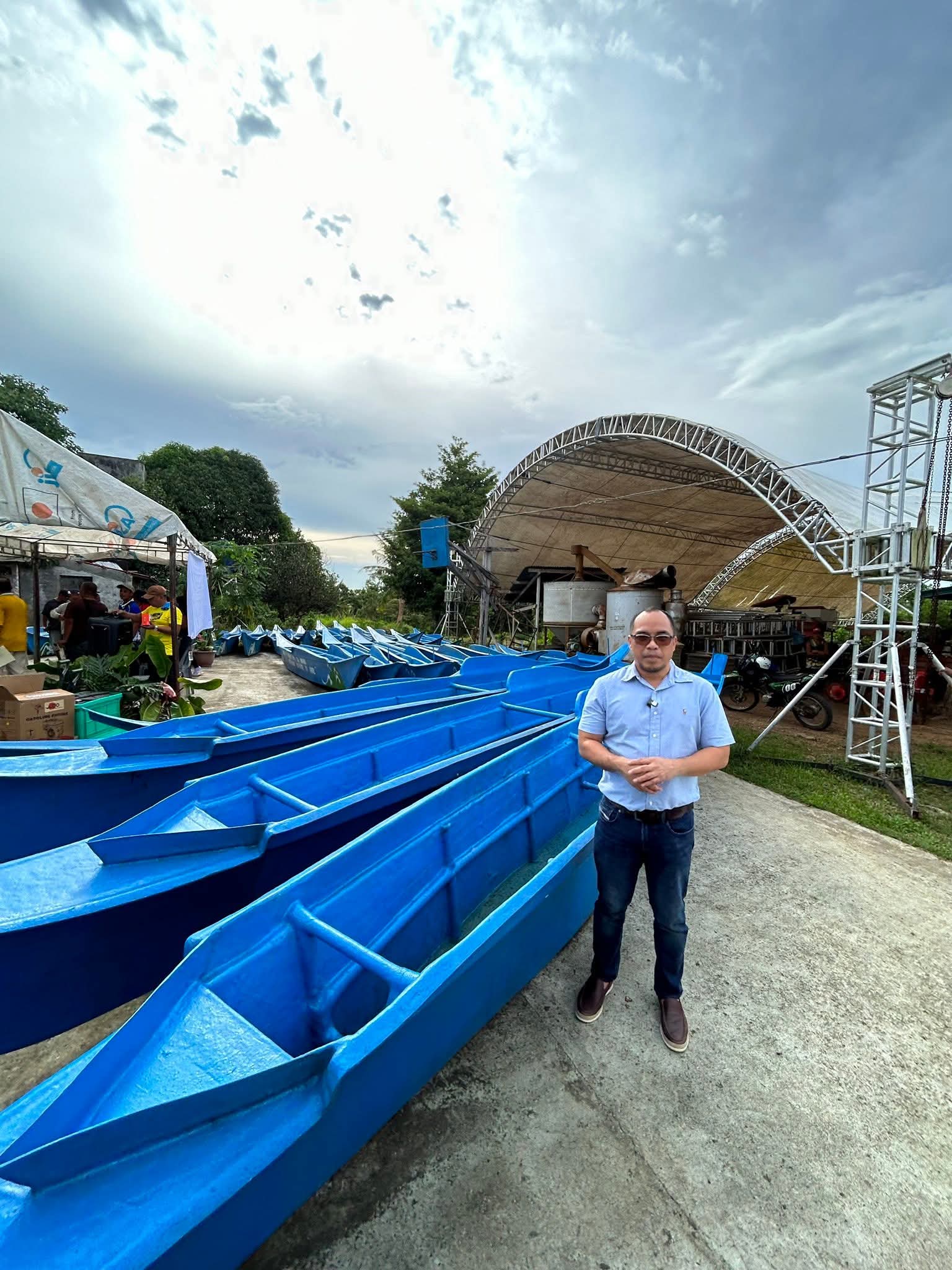 Bohol turns over 130 fiberglass fishing boats to fisherfolk ...